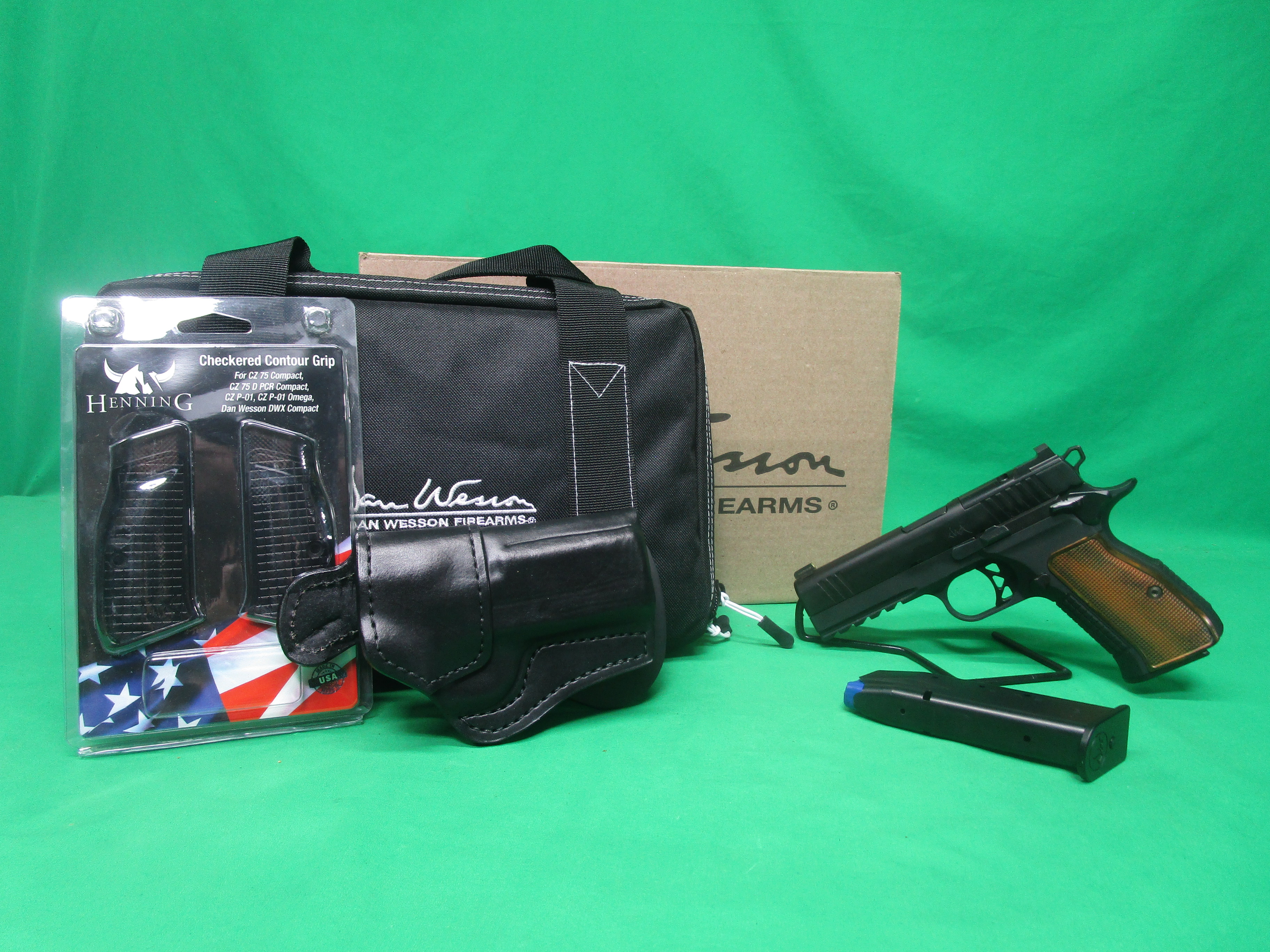 USED DAN WESSON DWX 9MM 4" W/BOX&BAG SOUTHERN TRAPPER HOLSTER (2) 15RD ...